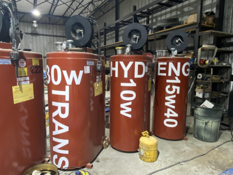 Hydraulic Oil & Specialized Fluids Delivery | B&B Oil